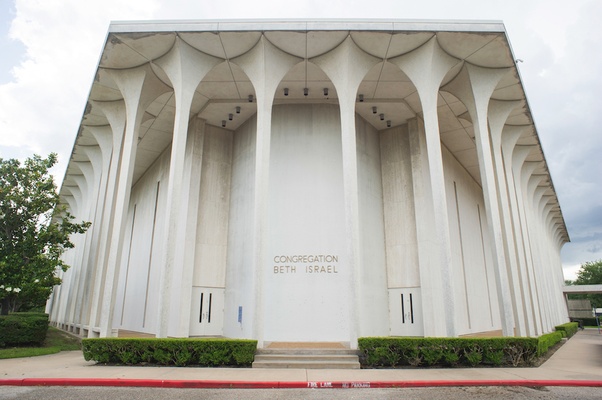 Classic Jewish Wedding at a Synagogue in Houston, Texas - Inside Weddings