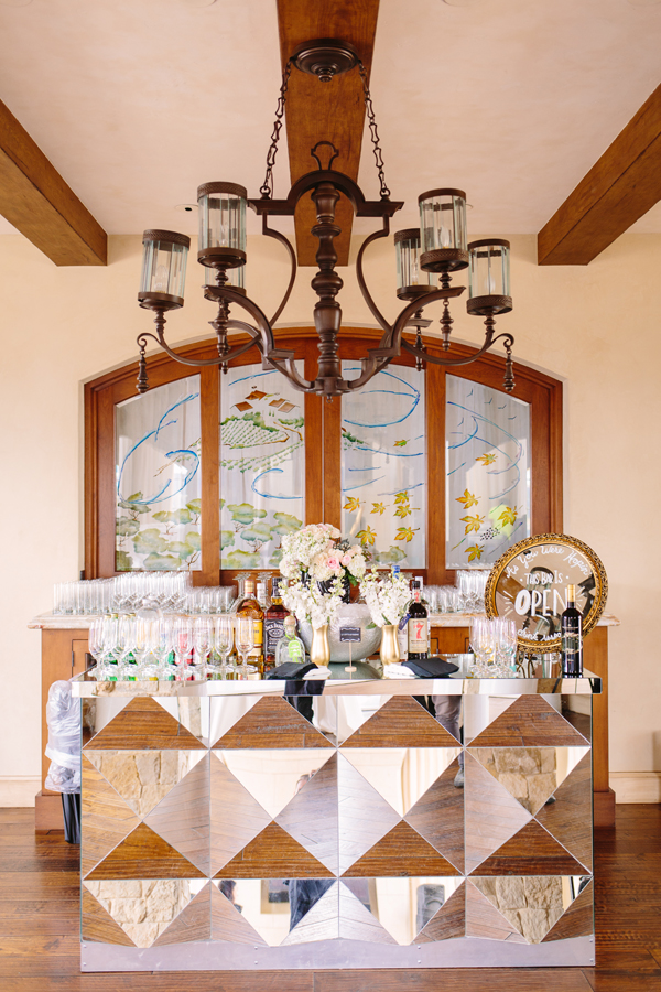 Beautiful Ways to Incorporate Mirrors Into Your Wedding Décor